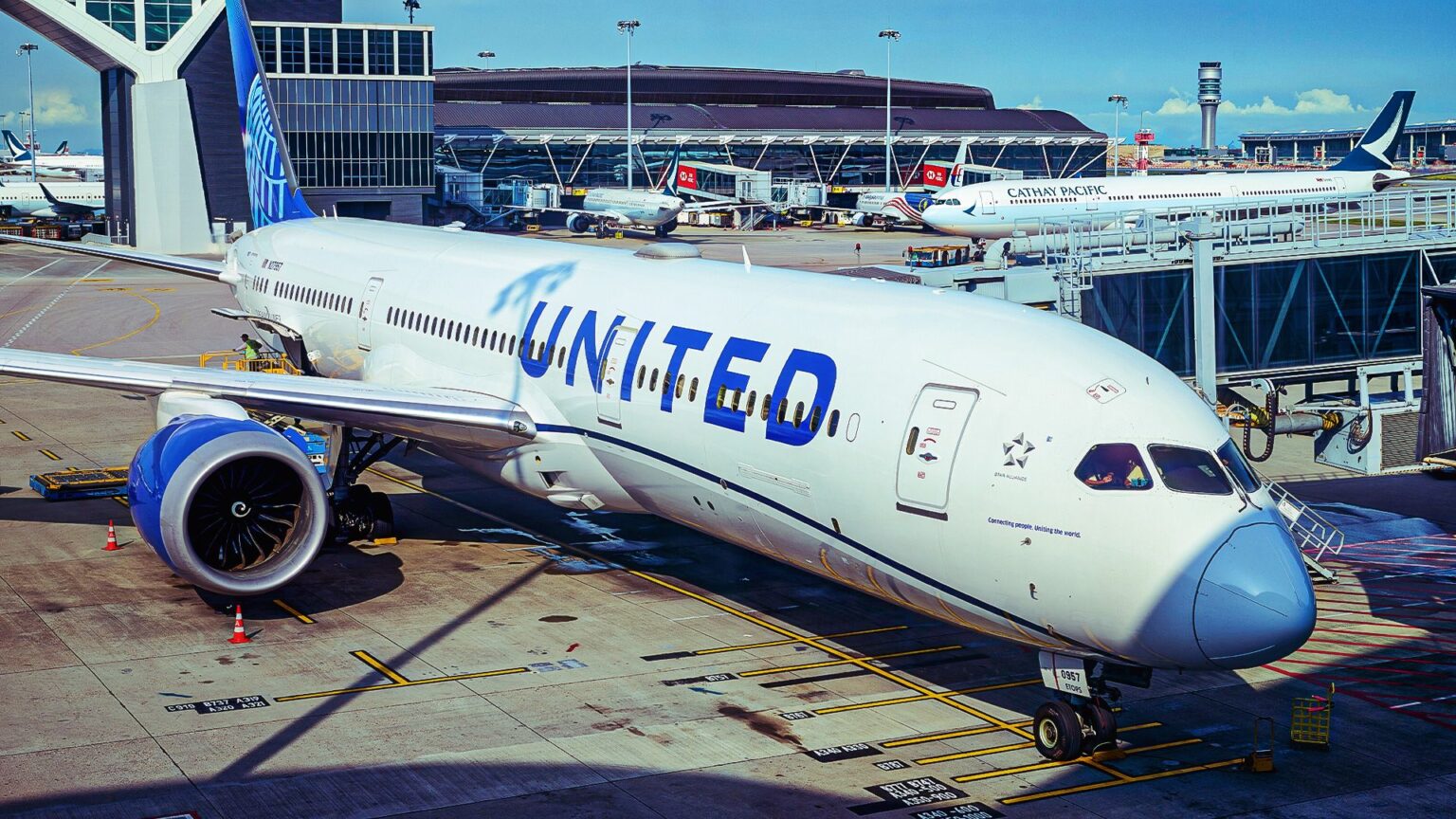 Boeing 787 and Airbus A330neo: Competing to Replace the 767 ...